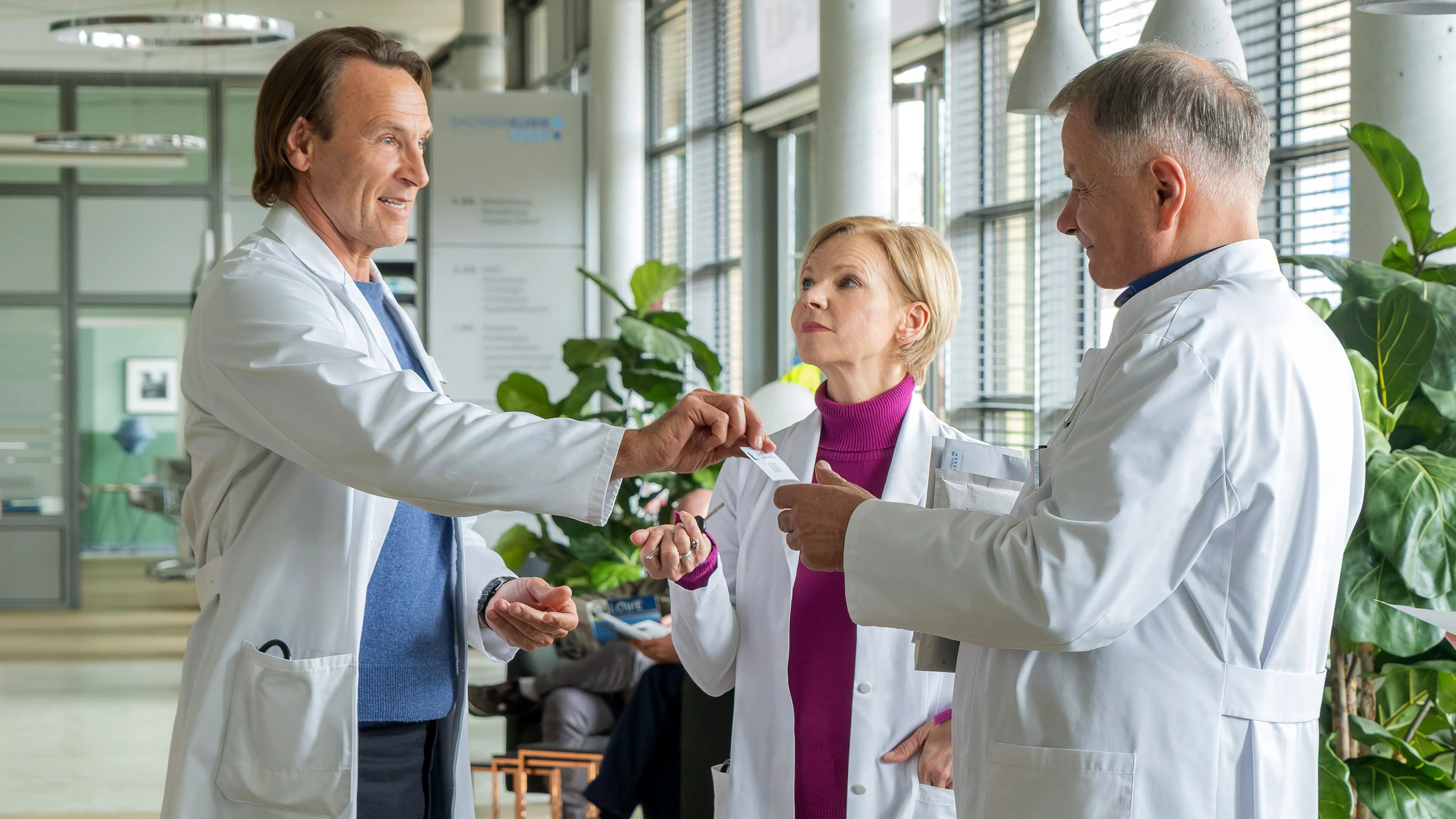 "In aller Freundschaft"-Star Rolf Becker: Das sind seine Promi-Kinder